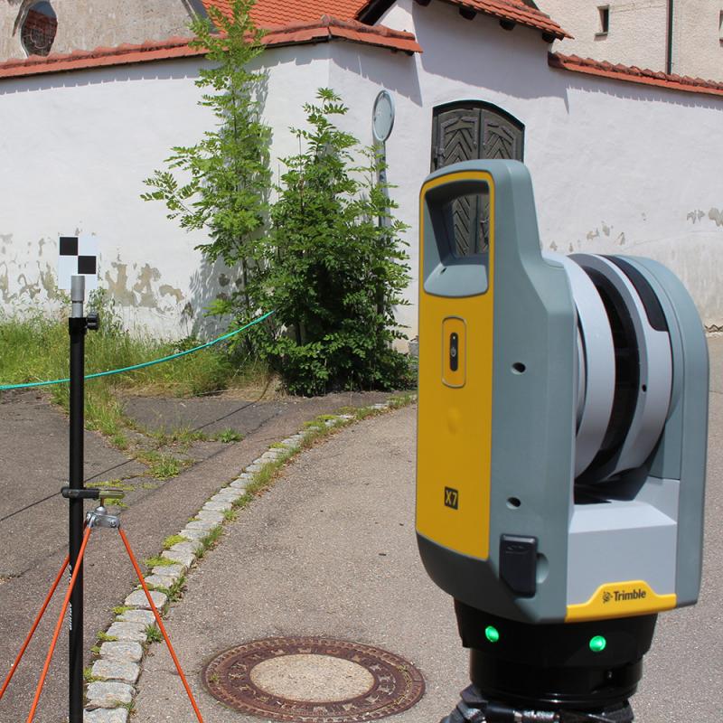 Trimble checkerboard target with 5/8" thread - Laserscanning Europe Online